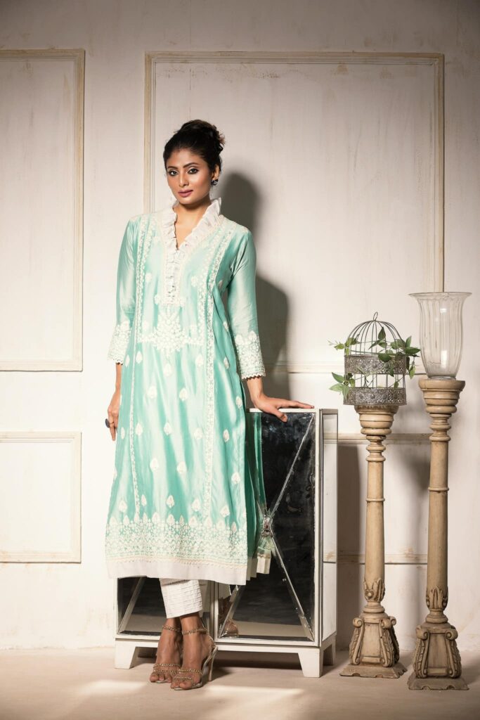 k2 aari embroidery work - Sarah Karim Couture