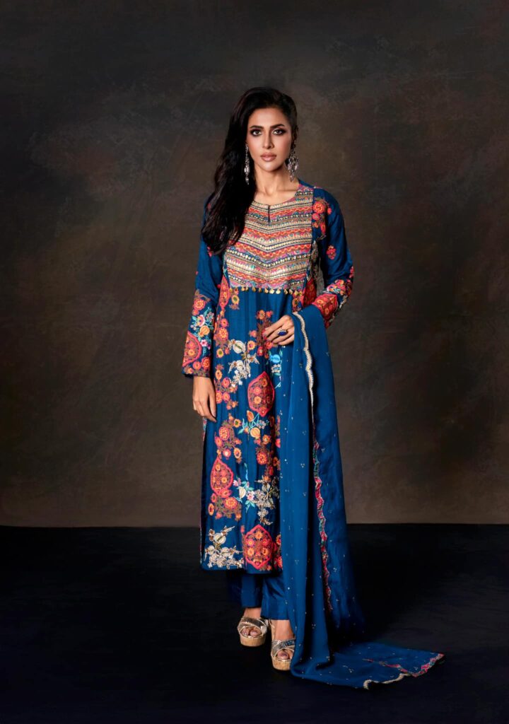 H4 Heavy Thread/Sequins Work - Sarah Karim Couture